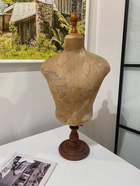 Vintage French tabletop display bust - Orakei Objet - Antiques, Art ...